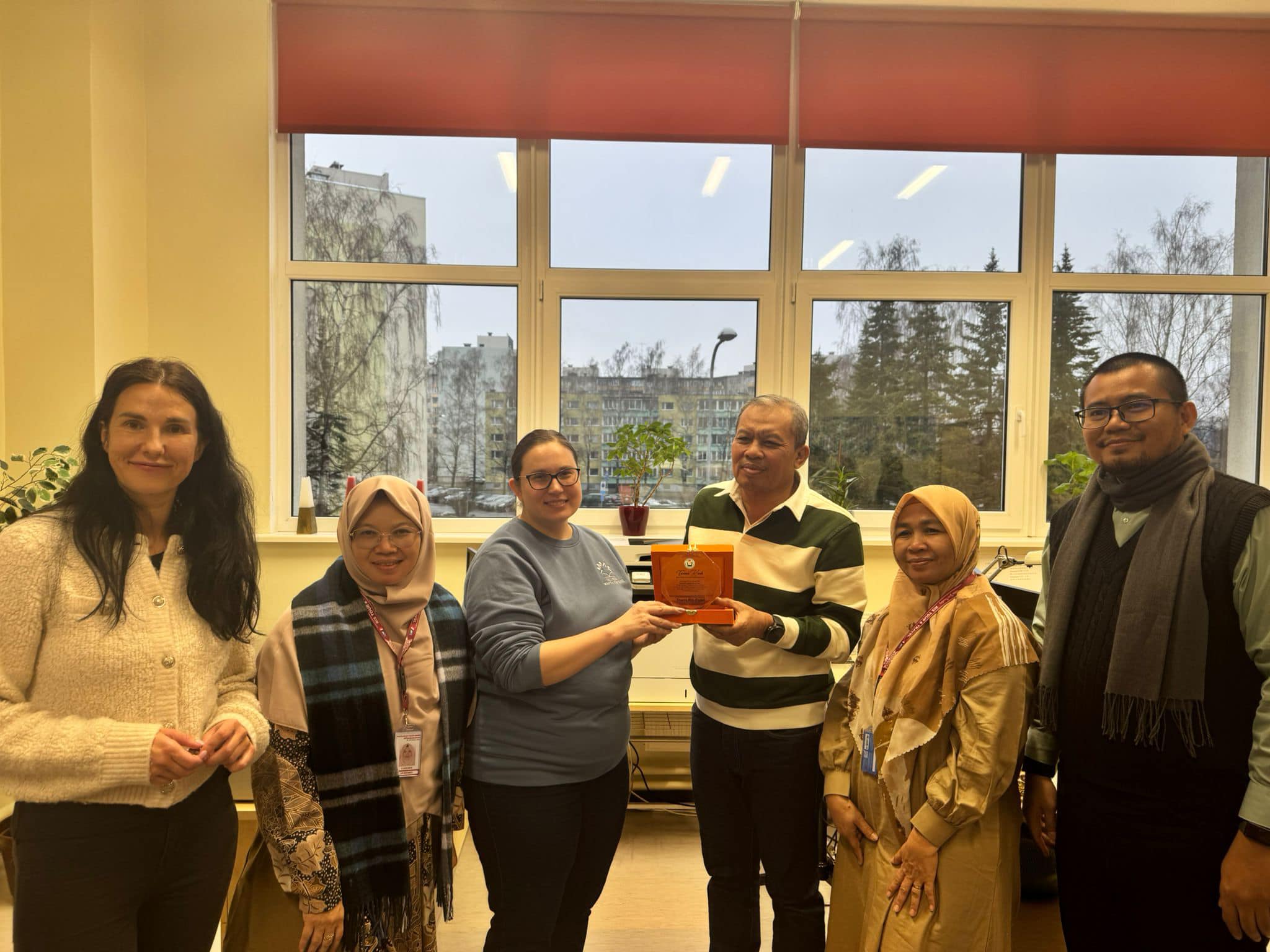 Indoneesia külalised Mahtras - Tallinna Mahtra põhikool